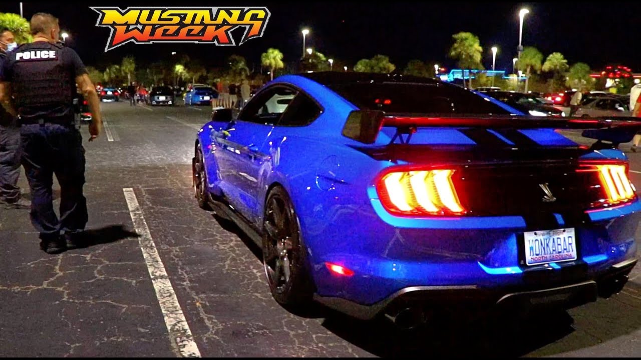 TWO 2020 GT500's Revving at Mustang Week 2020 - YouTube