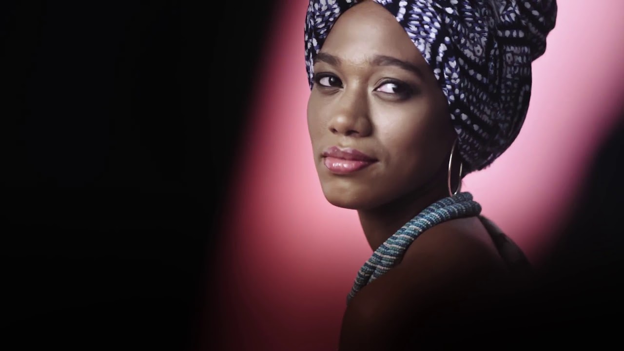 Renaissance of Portraits with Wesley Loh | SEL70200GM + HVL-F60RM - YouTube