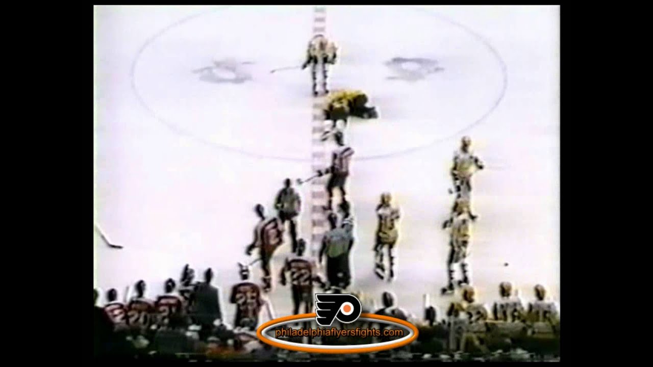 Dec 21, 1984 Peter Zezel Decks Roger Belanger Philadelphia Flyers vs ...