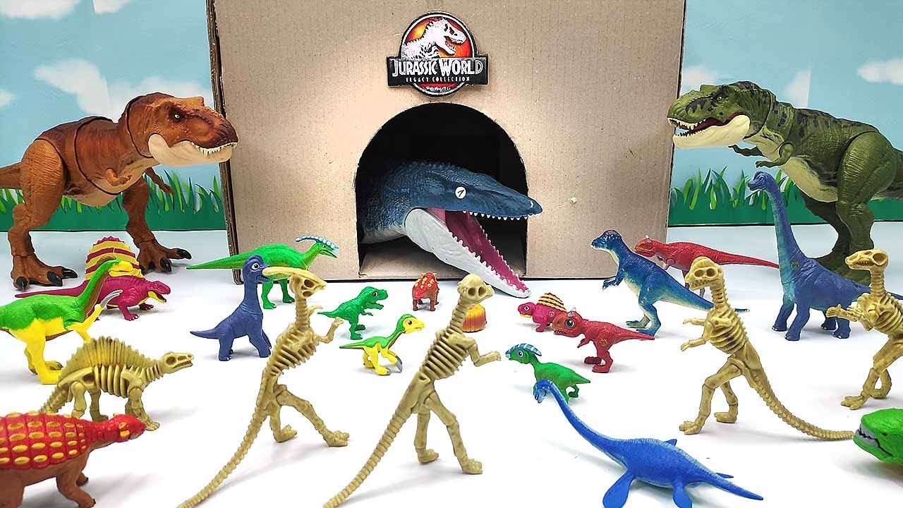 Throwing Bombs in the Dinosaur Cave! Jurassic World Dinosaur T-Rex ...