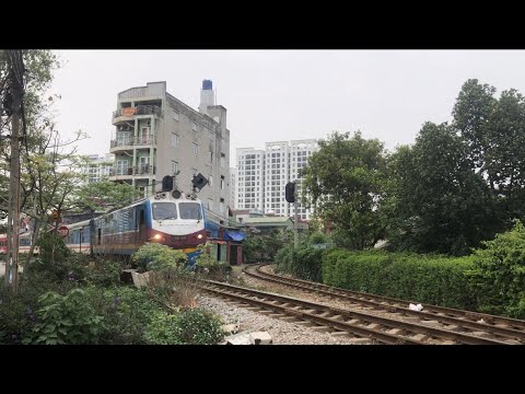 [37]D19E-945 kéo tàu khách LP5 (4/3/2023) - YouTube