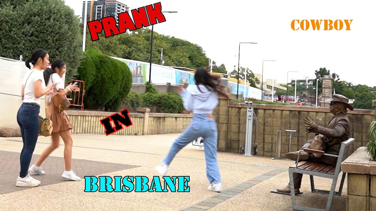 #Cowboy_prank in Brisbane Australia. funniest reactions. lelucon statue ...