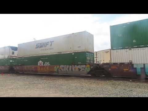 NS 26C With an SD70ACe Leader. - YouTube