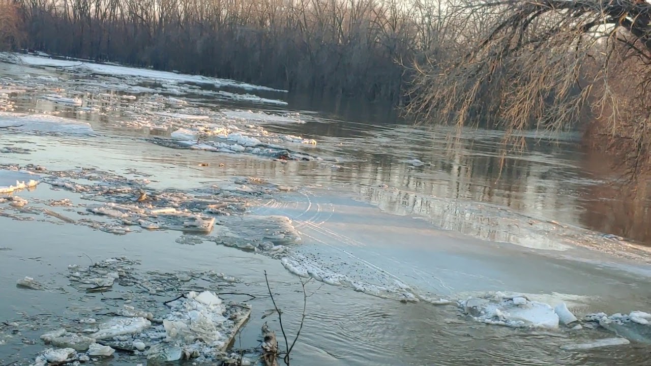 Ice on the mn River on the 41 bridge in chaska - YouTube