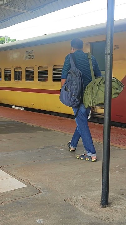 Thiruvananthapuram central - Secunderabad Sabari Express 17229 - YouTube