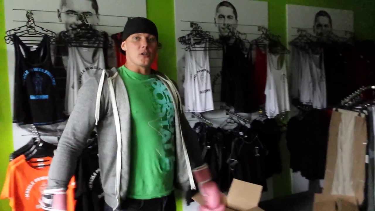 Parduotuves kovotojai/ Shop fighters (funny)/ Muscleshop.lt - YouTube
