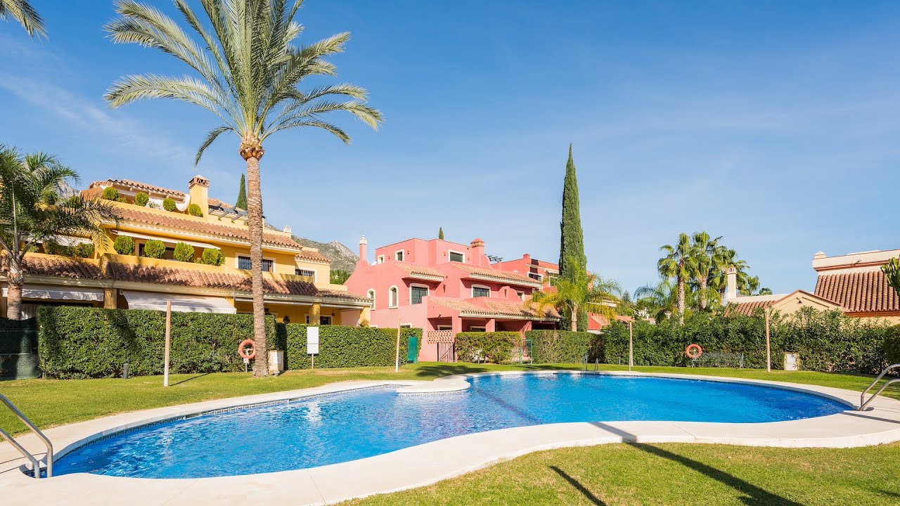 Spacious Townhouse with Sea Views - Golden Mile, Marbella |€875.000 ...