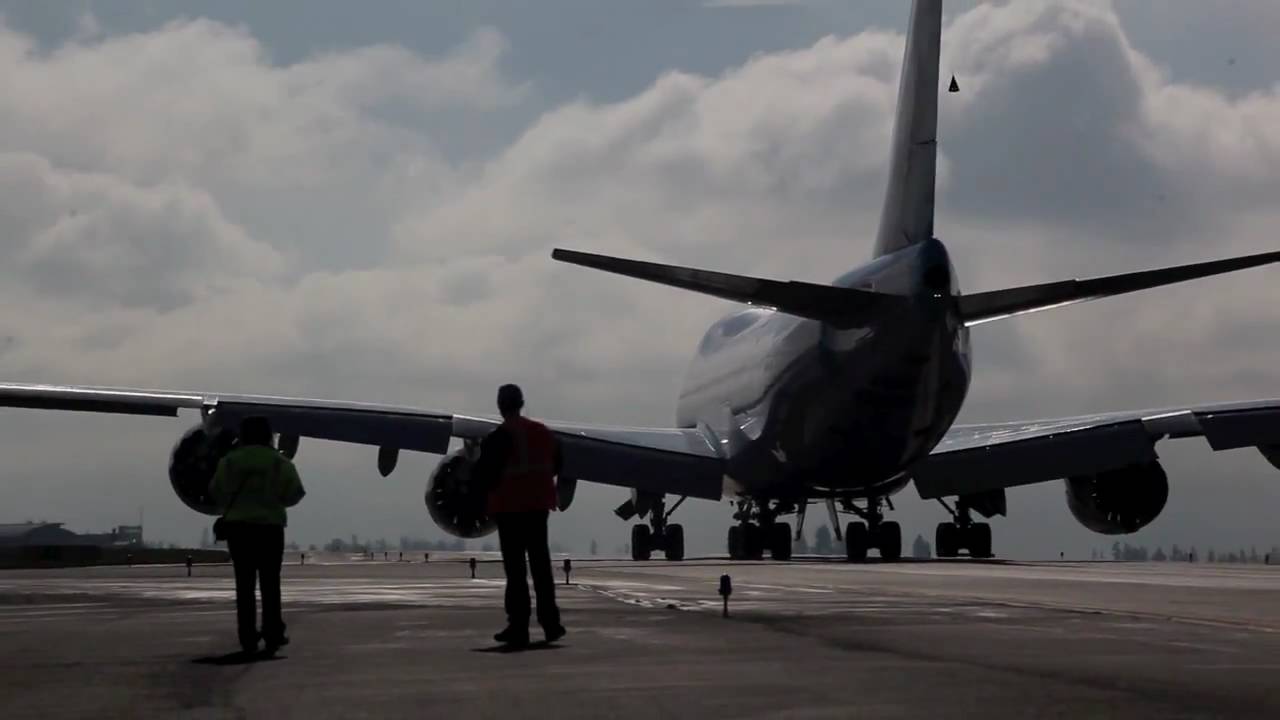 Boeing 747-8 First Flight - YouTube