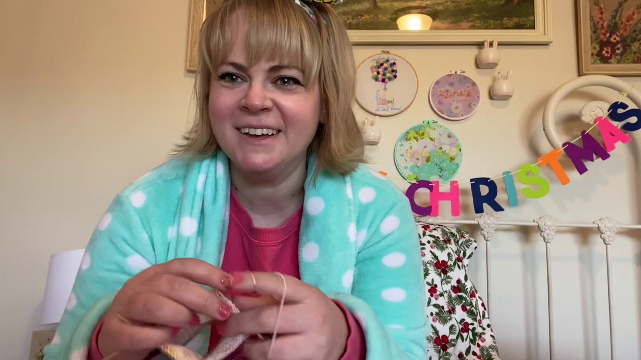 Miss Strawberry Makes Vlogmas 2020 - December 4th - YouTube