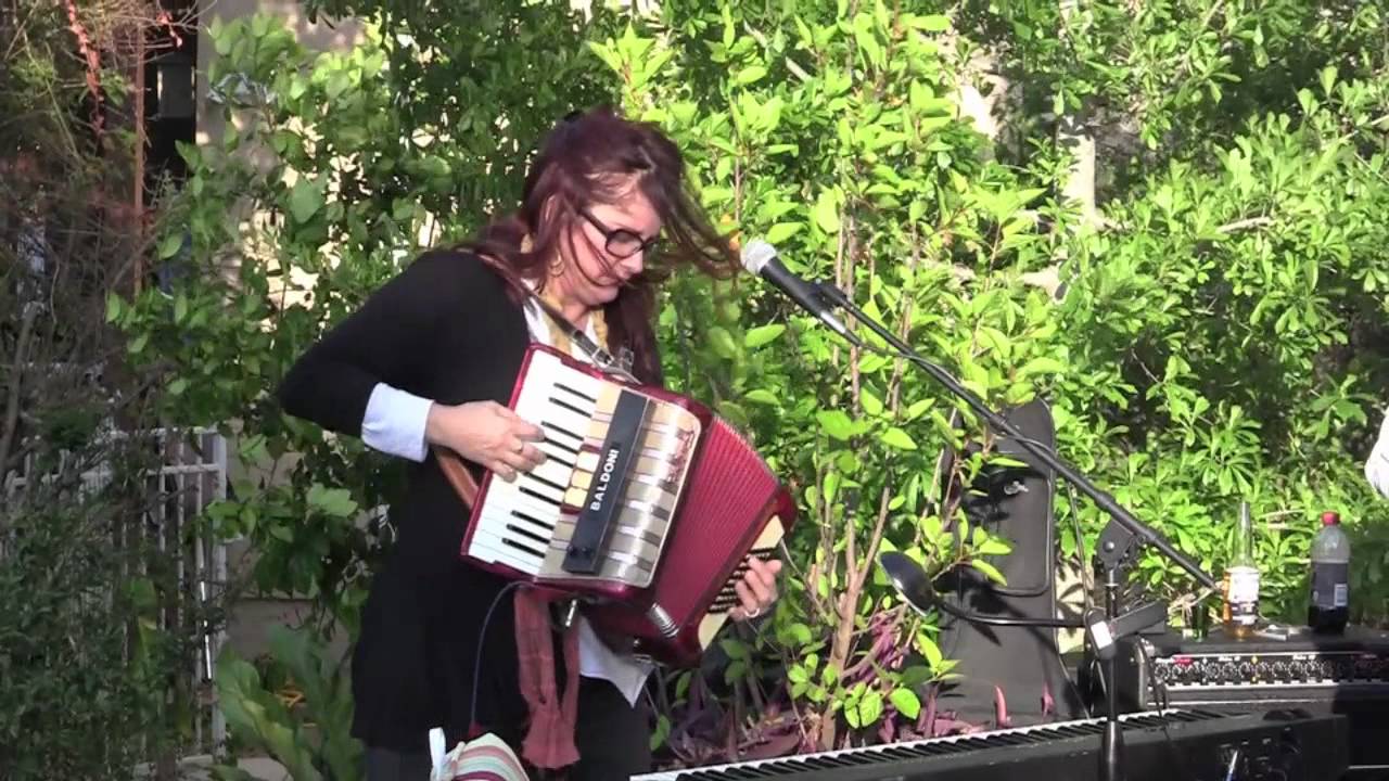 Beth McKee and Her Band 1st Annual Swamp Sistas La La House Party - YouTube