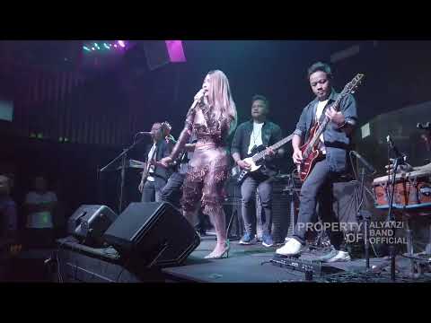 Perform di Jakarta ALYANZI BAND with INUL DARATISTA at ZEN