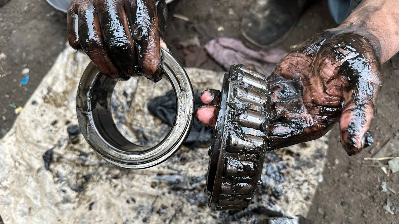 Amazing Process of Greasing Wheel Bearing by little Master - YouTube