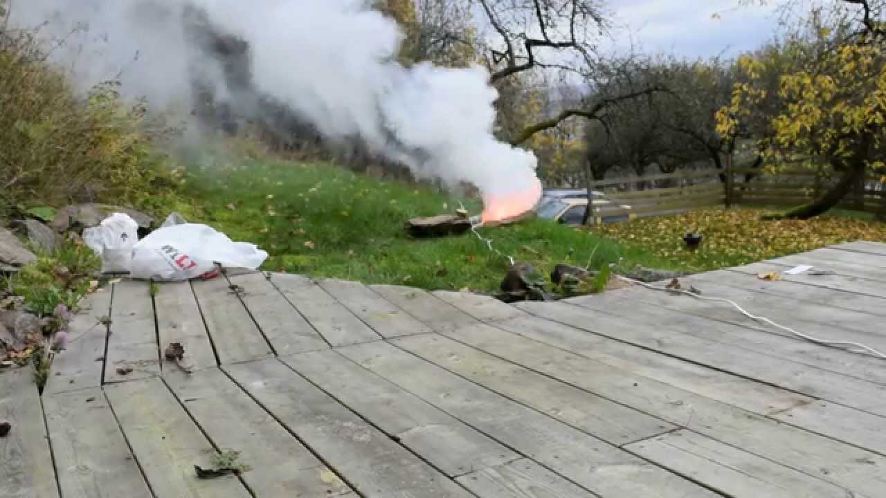 KNO3/Sugar rocket motor test1 - YouTube