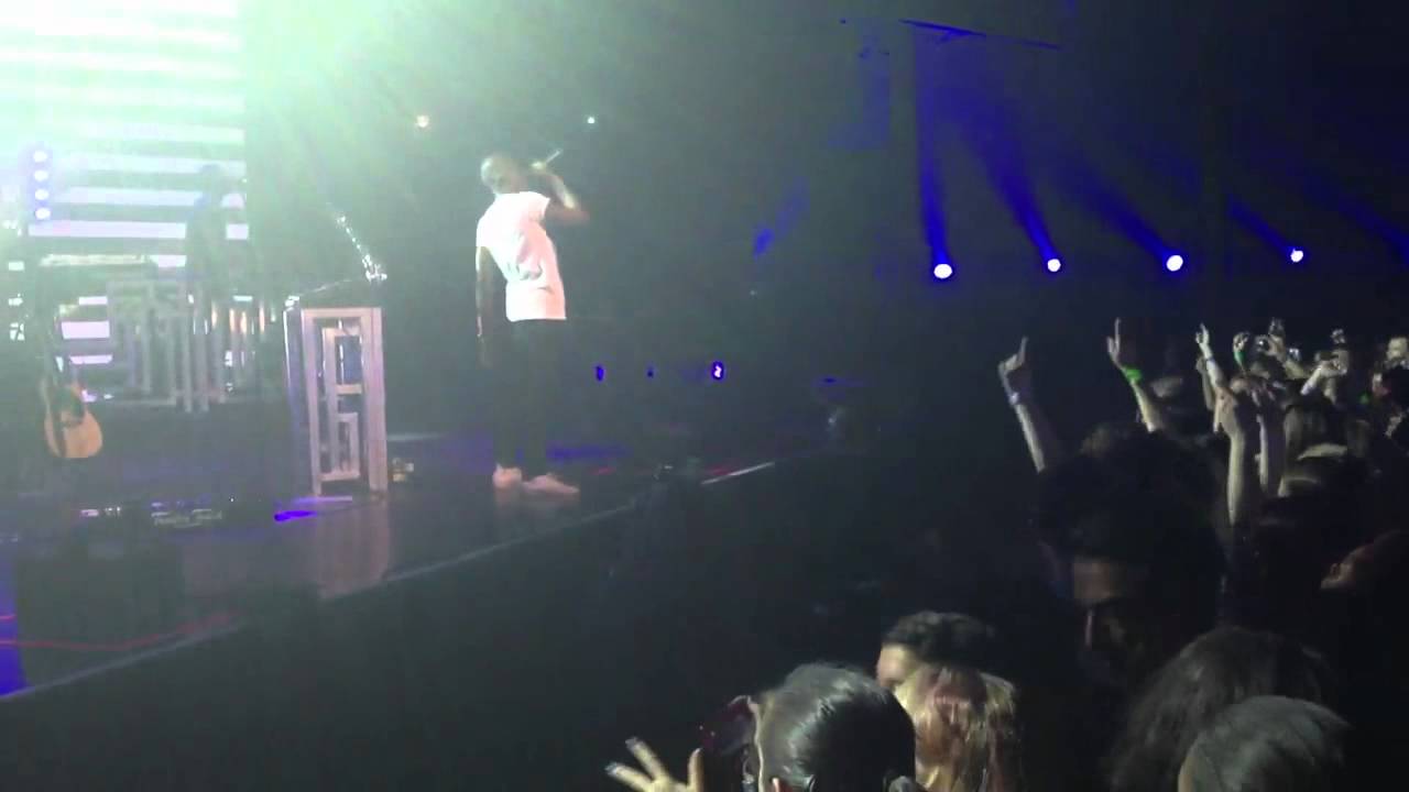 Labrinth feat. Tinie Tempah - Earthquake - YouTube