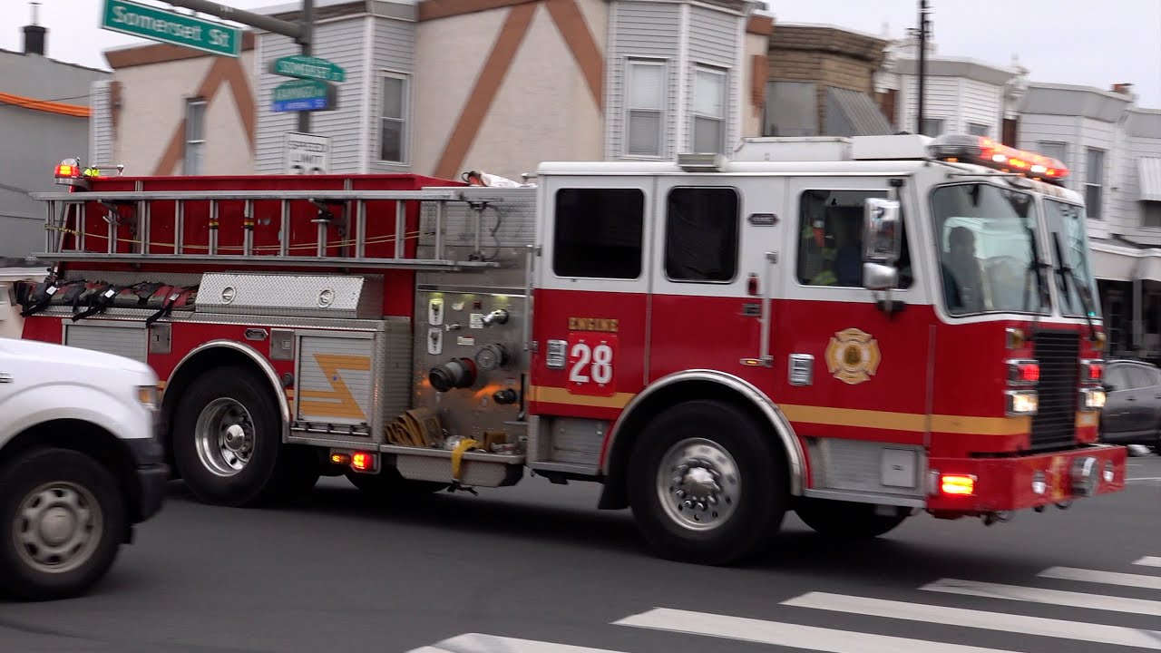 Philadelphia Fire Department Engine 28 Responding - YouTube
