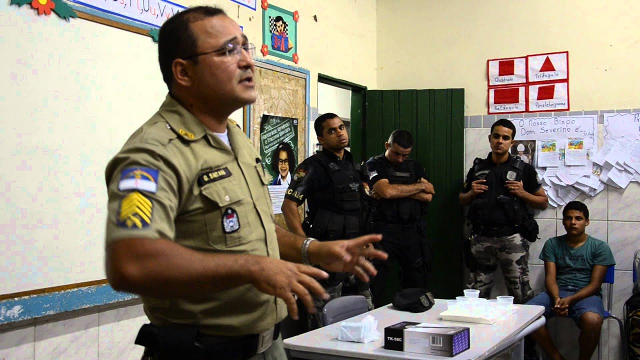 Palestra com o Sargento Santana da Polícia Militar - YouTube