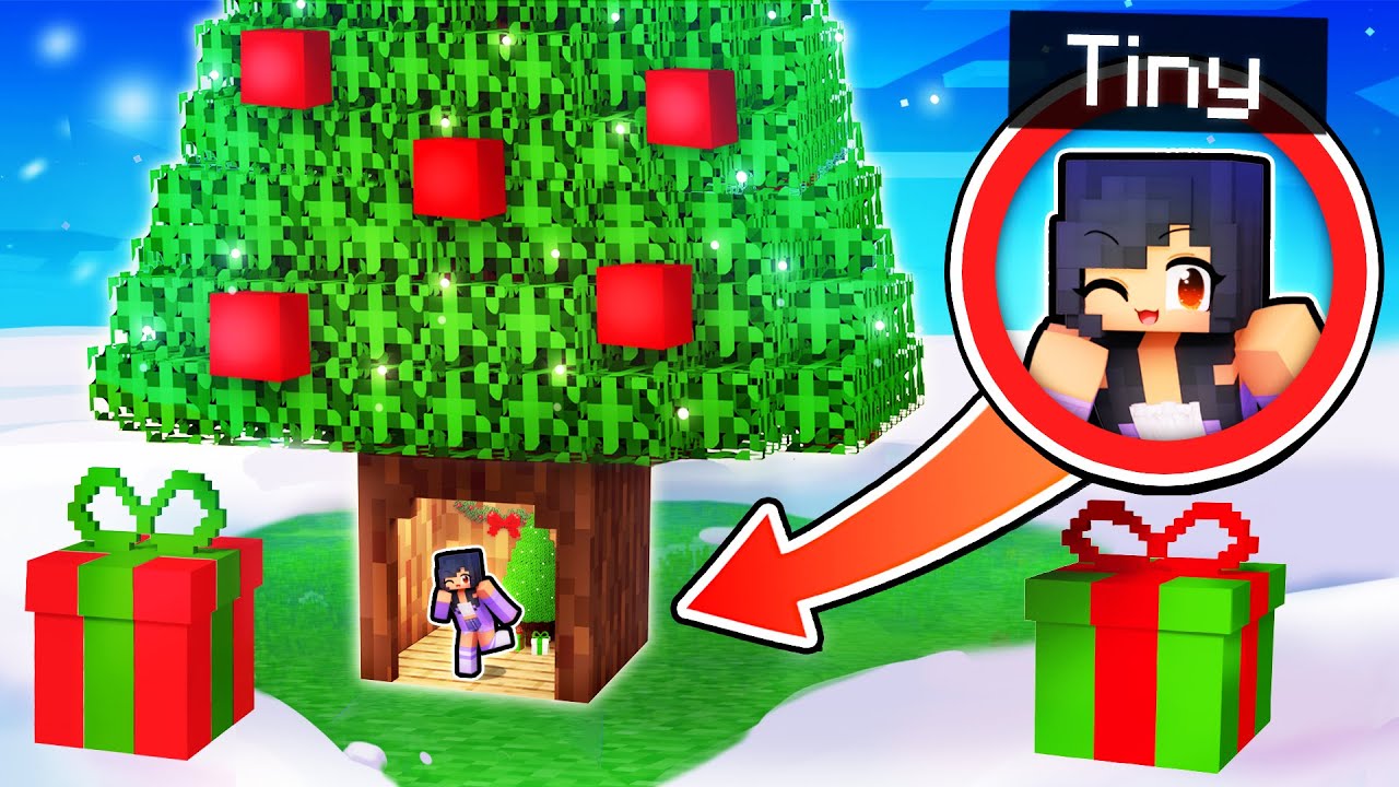 My TINY Home in a Minecraft CHRISTMAS Tree! - YouTube