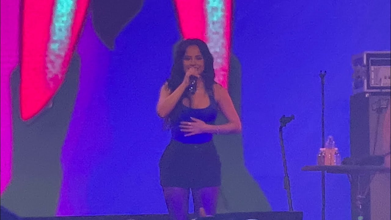 Becky G - Me Gustan Mayores - YouTube