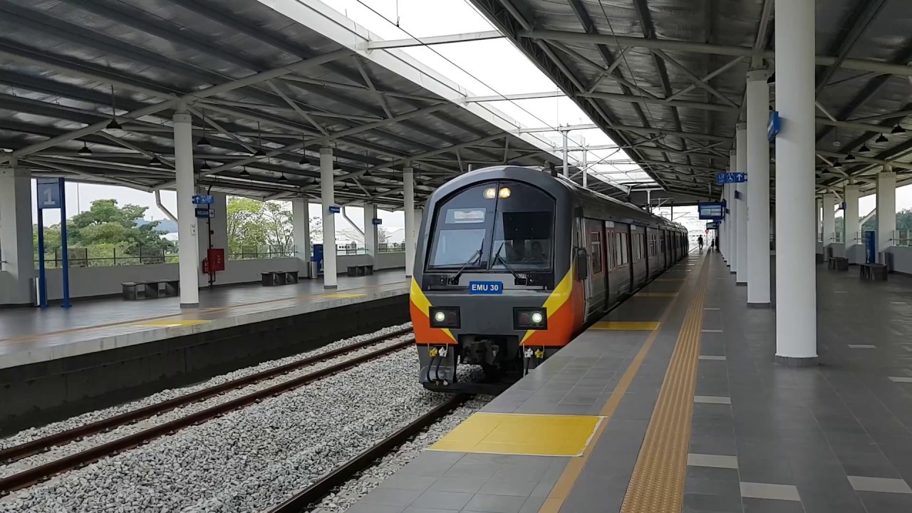 [With HORN!! KTM Skypark Link] Class 83 EMU Set 30 departing Skypark ...