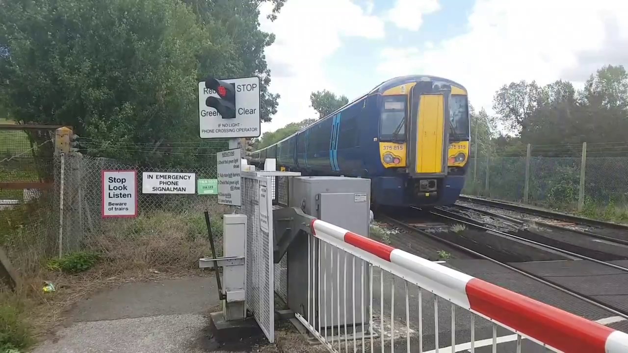 Pump Barriers at Whitehall Level Crossing, Kent - YouTube