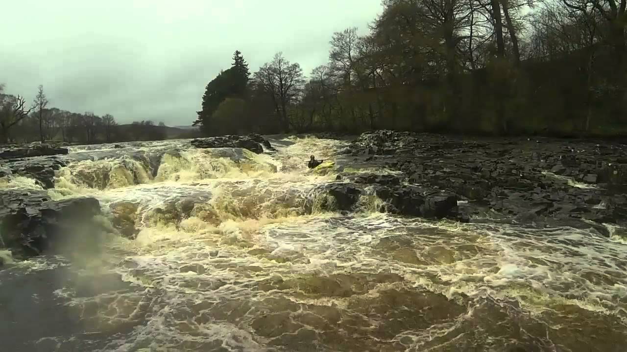GREAT DAY KAYAKING ON THE RIVER TEES LOW FORCE 2014 - YouTube