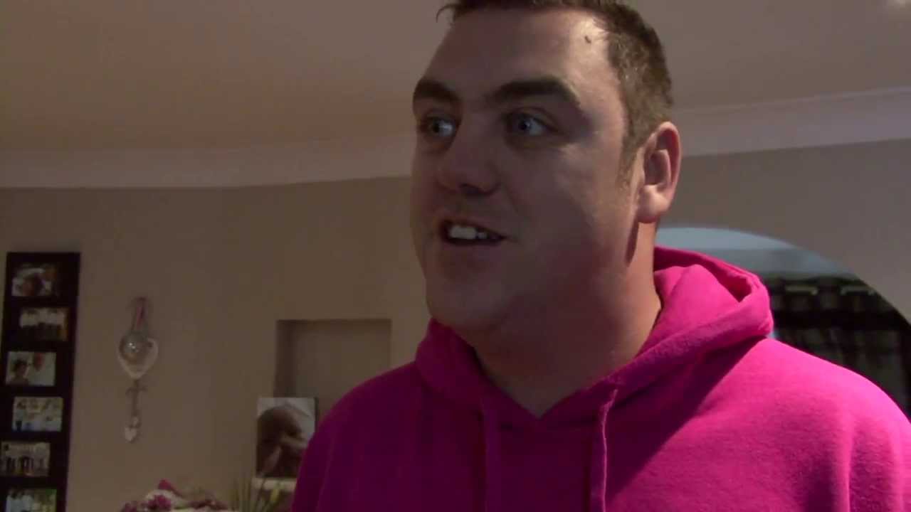 Chris Burke & Callum Reilly spread some joy as part of EZE Group's Eze Wishes campaign - YouTube