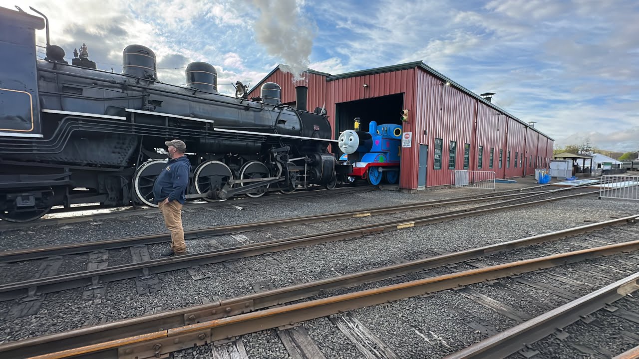 Valley Railroad #40 & Thomas go into the shed for the night 4/23/23 ...