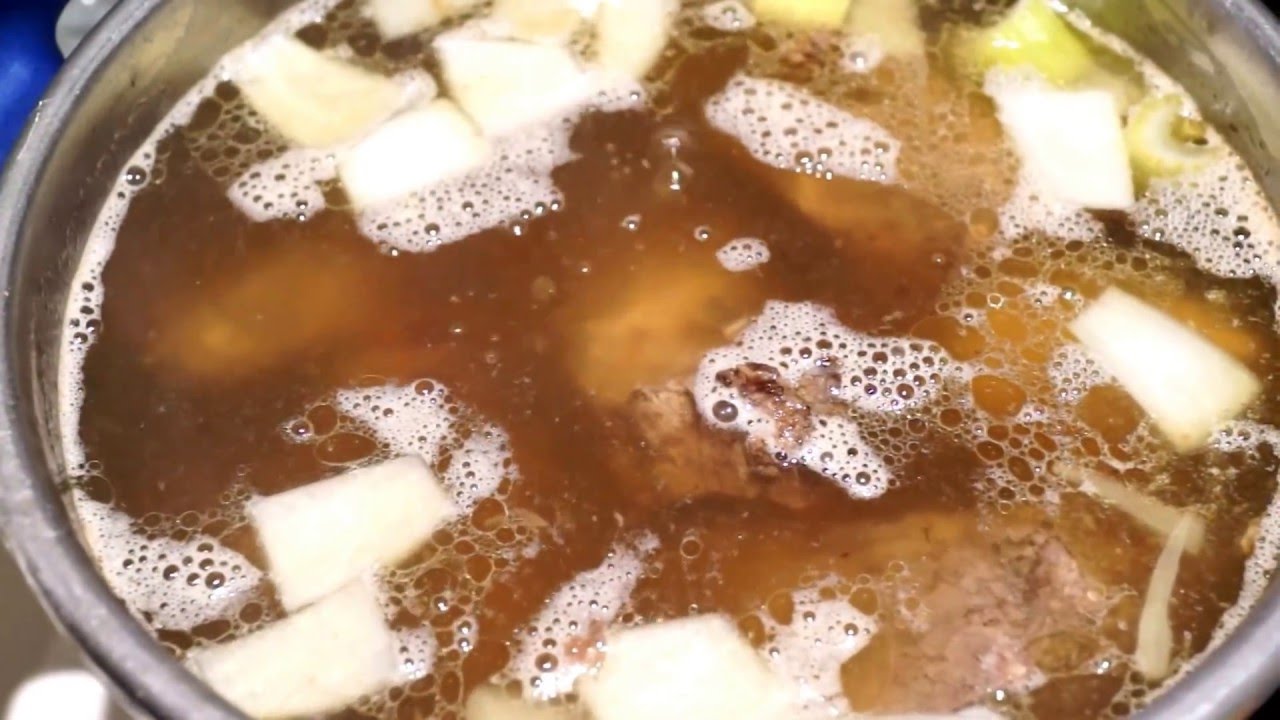 Simmering beef bones - YouTube