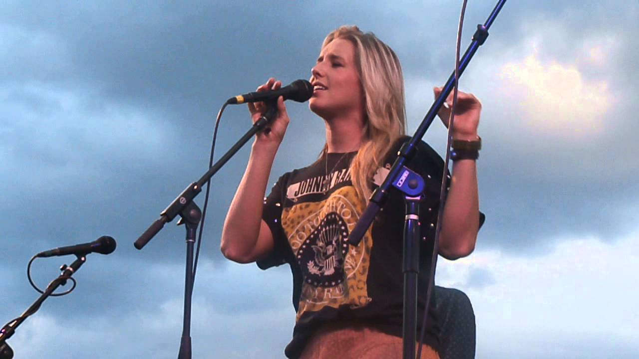 Amy Whitcomb @ Rooftop - YouTube