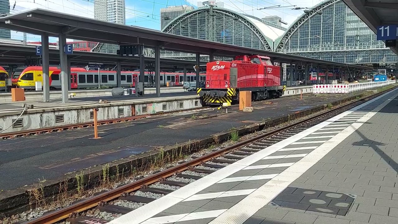 Abfahrt IC 2 als IC 1957 nach Leipzig HBF und Ankunft RB der HLB am Frankfurter Hauptbahnhof ...