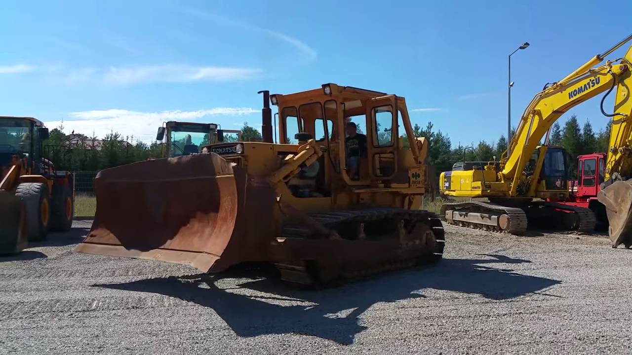 KOMATSU D85A-18 - YouTube