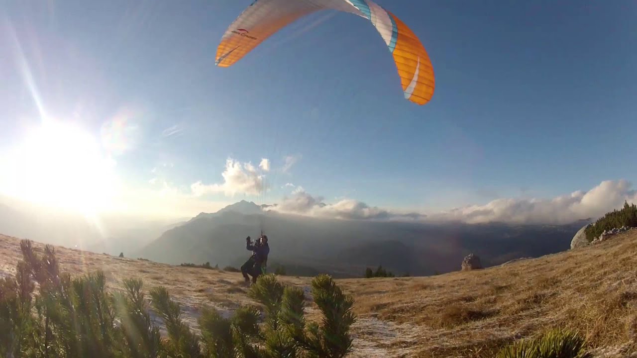 strong wind flying - YouTube