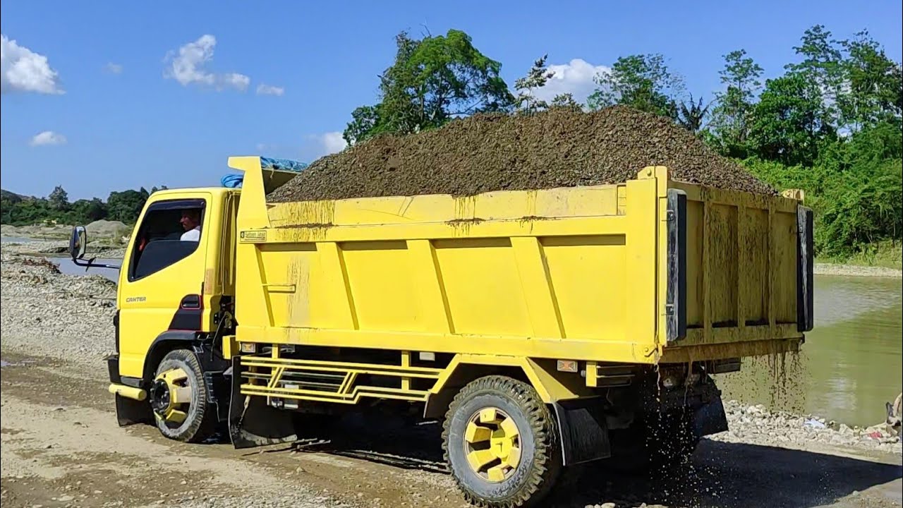 Dumptruck Pasir/Mobil Pasir Muatan Penuh Sampai Oleng - YouTube