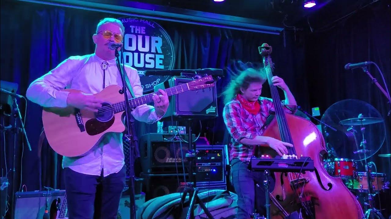 Joey Harkum "Art of revenge" (live, unreleased) @ The Pour House - Cowboys vs Aliens tour (Jan ...