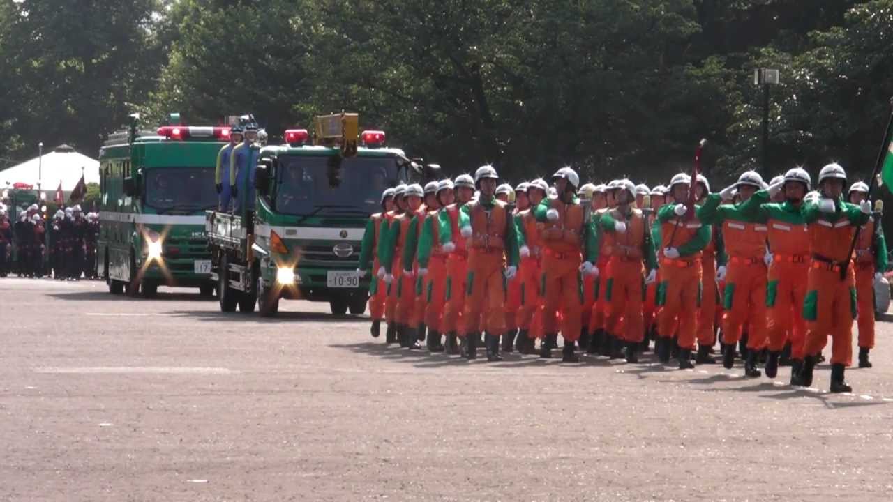警視庁機動隊 観閲式 分列行進 review of Tokyo M.P.D. riot police 2012 - YouTube
