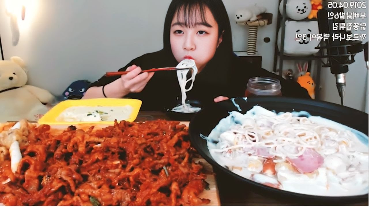 Tzuyang's First Mukbang after changing the cam! | Good Old Memories of ...