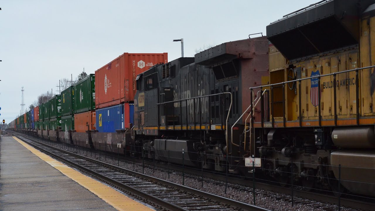 UP 6379 on ZLTG2 | 12/17/22 - YouTube