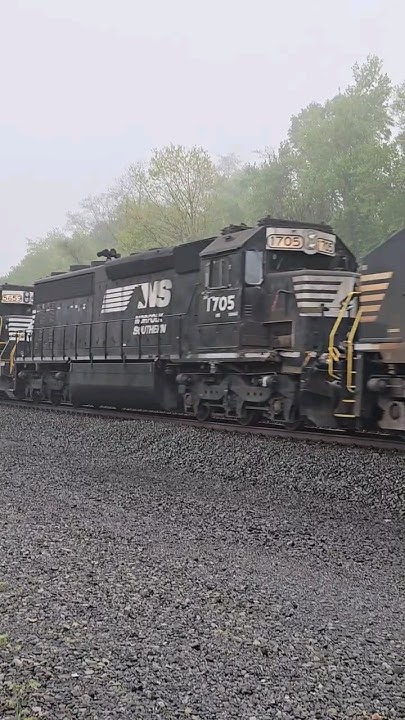 SD45-2 and GP38-2 running dead in tow on a manifest (04/38/2024) #train - YouTube