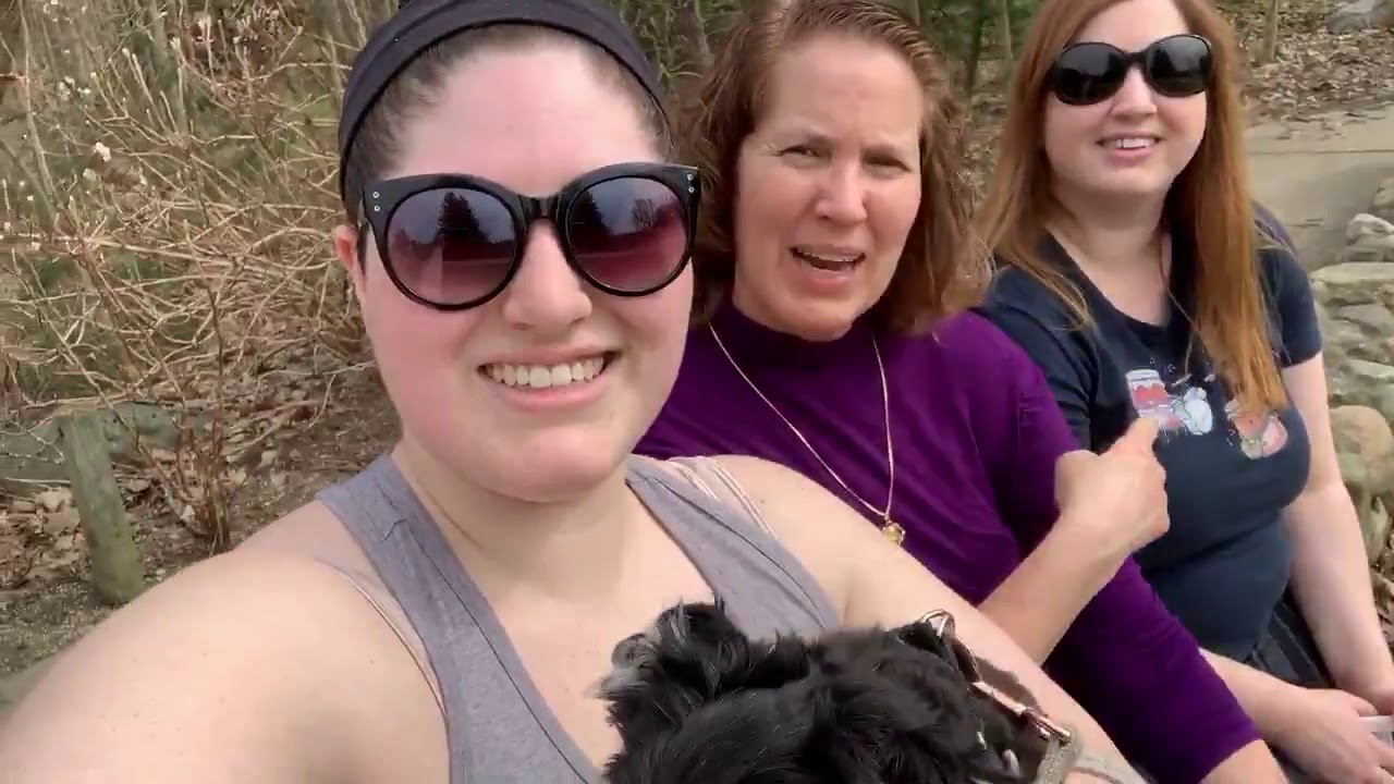 Mrs. Kinney and daughters praying for you - YouTube