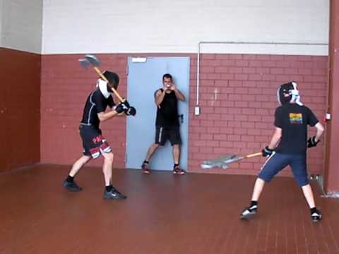 Hellebarde vs Double Headed Axe Light Sparring - YouTube