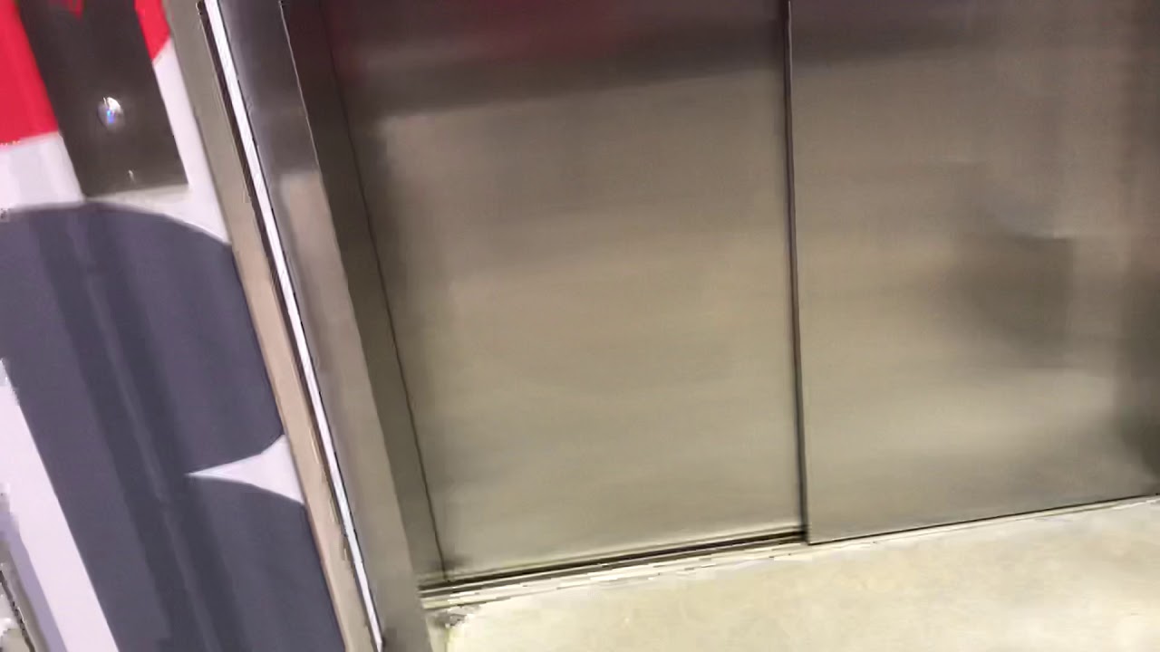 Graeginator Rides The Elevator at Target On Belmont & Clark in Boystown ...