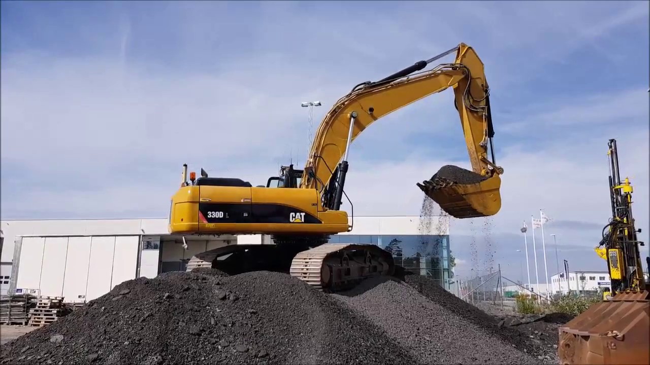 CAT 330D - YouTube