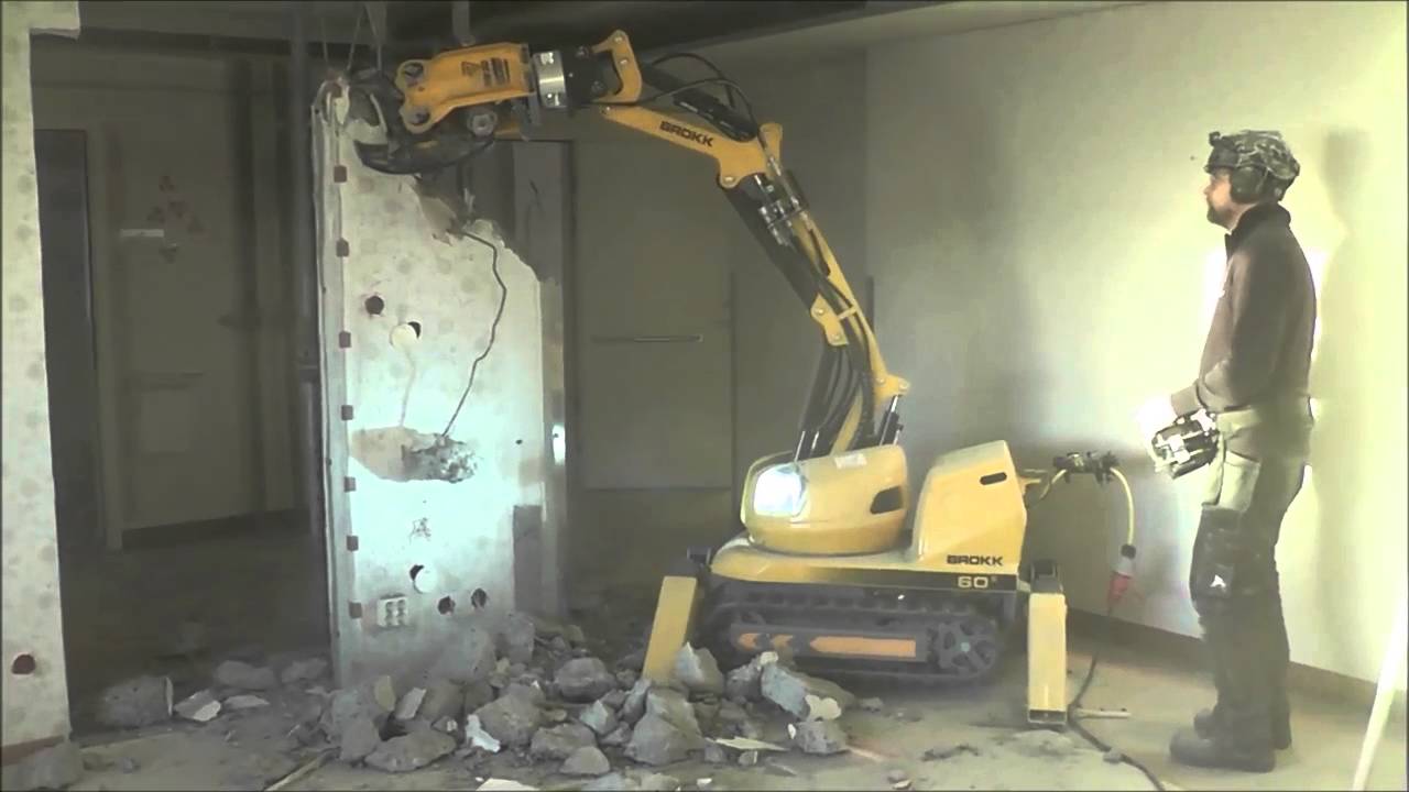 Nuevo robot Brokk 60 II trabajando - YouTube