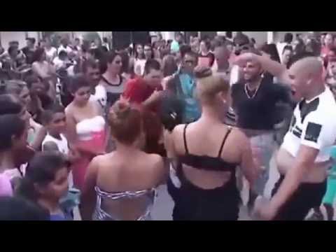 Düğünde Roman Havası Oynayan Bulgar Kadınlar Çok Tatlı