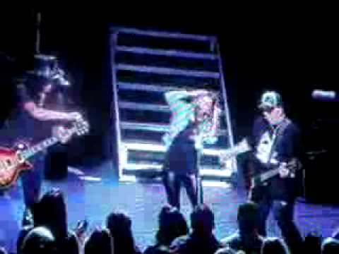 Fergie feat. Slash - Sweet Child O' Mine Live - YouTube