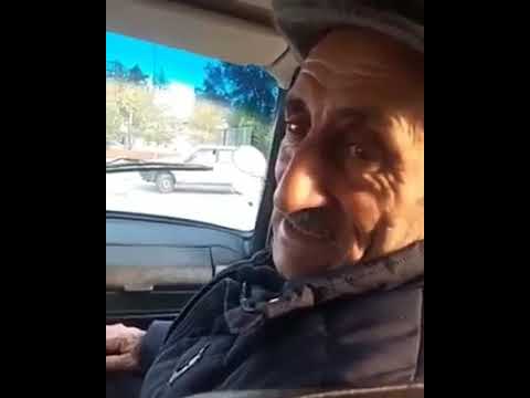 Agsakqal qızıl xırdalayır.