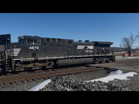 NS 4670 (AC44C6M) leads local longhood forward. - YouTube