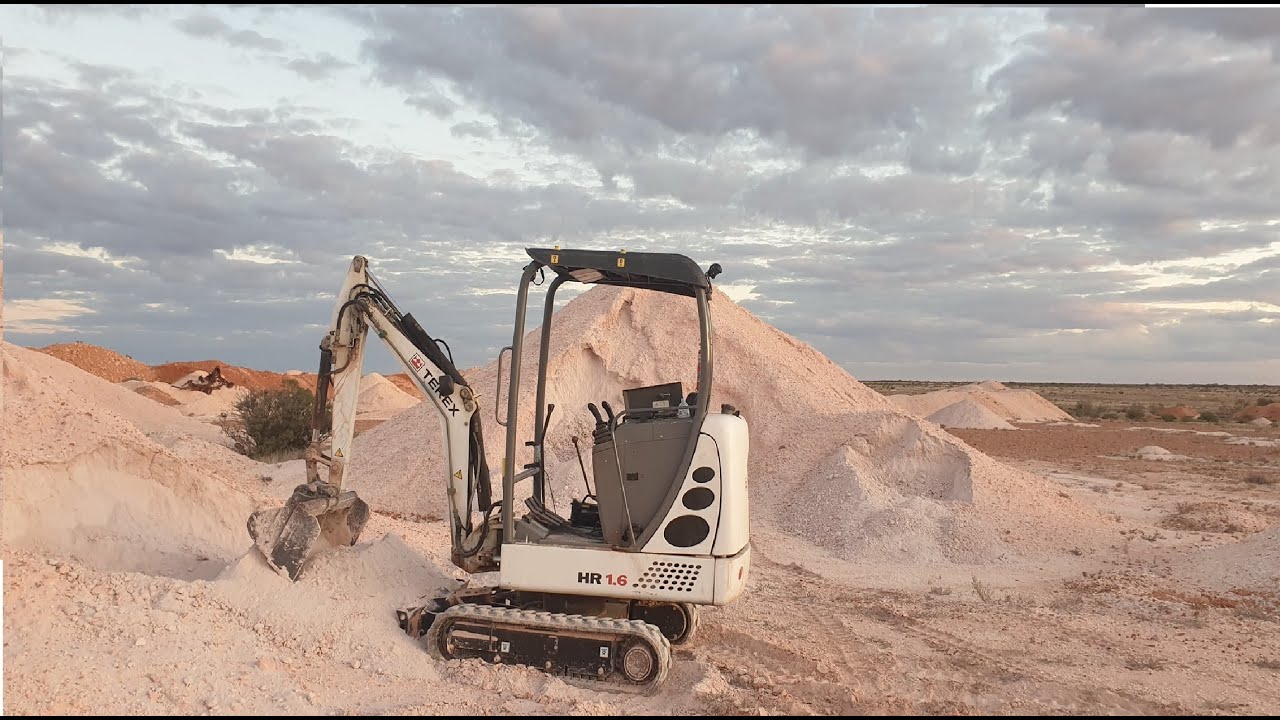 Outback opal mining Part 2. Lets start opal hunting! - YouTube
