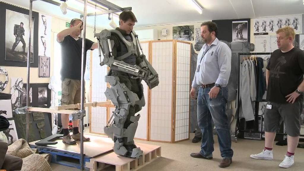 Edge of tomorrow "weapons of the future" part 1 - YouTube