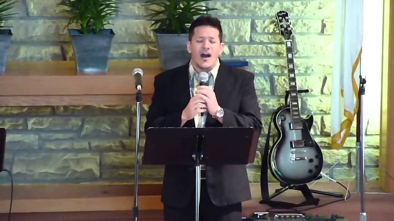 JC Diaz singing at Methodist Church in Toronto, Canada 2009 - YouTube